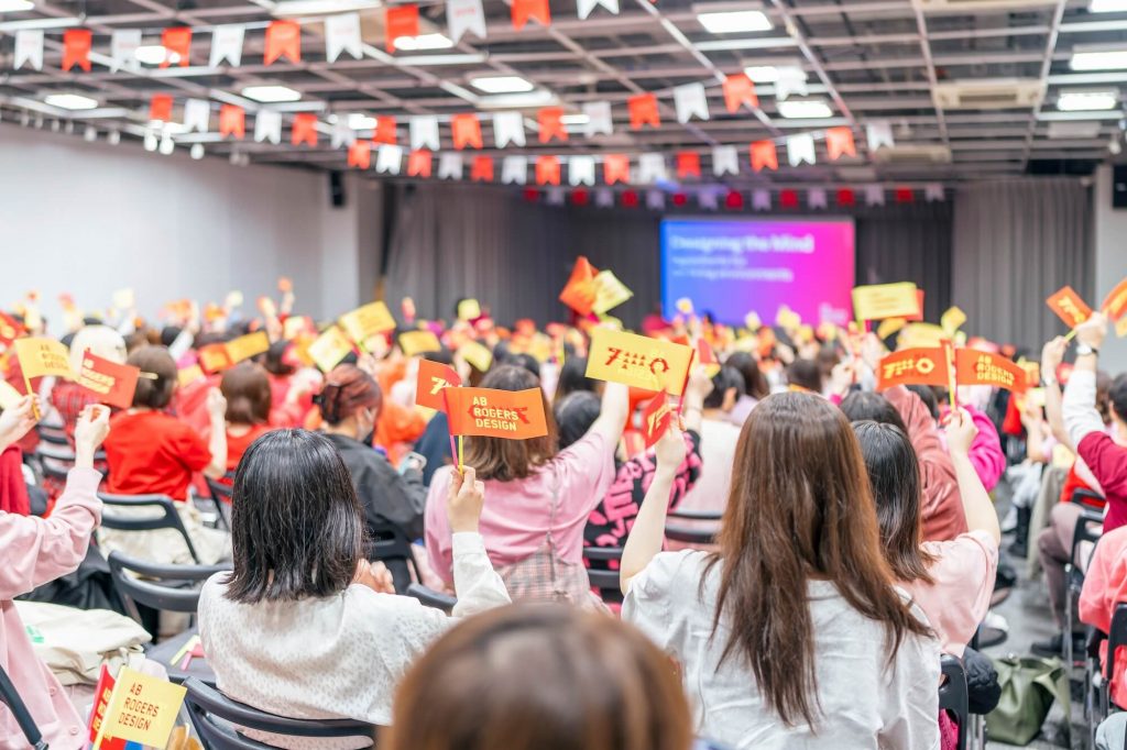 Ab Rogers Design エイブ・ロジャース(Ab Rogers)氏による70周年記念プロジェクト講演会 / 専門学校桑沢デザイン研究所